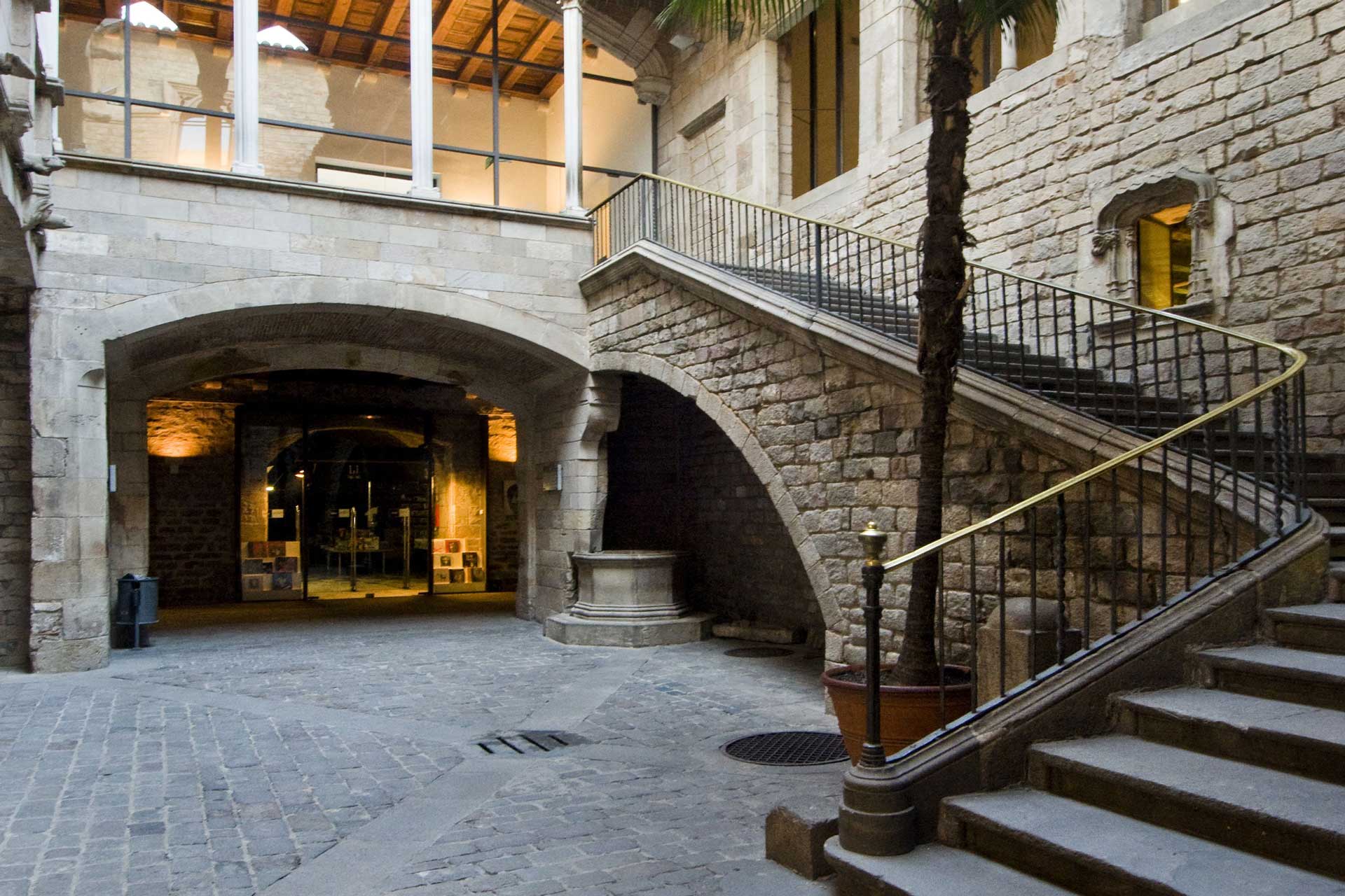 Inside Museo Picasso Barcelona Museu Picasso For School Trips To